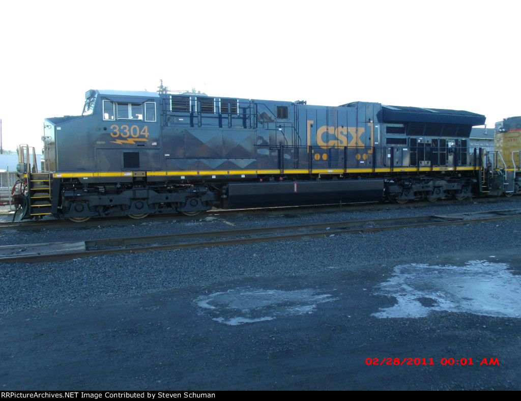 CSXT 3304 at Albina